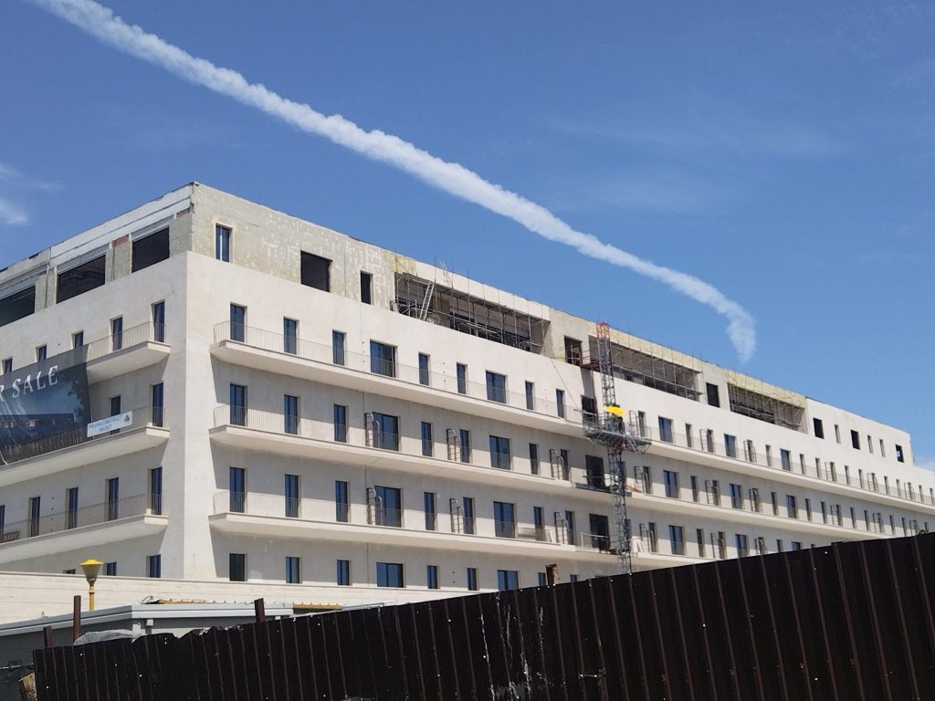 Fiul lui Cosmin Olăroiu transformă fostul Hotel Mamaia în blocuri ...